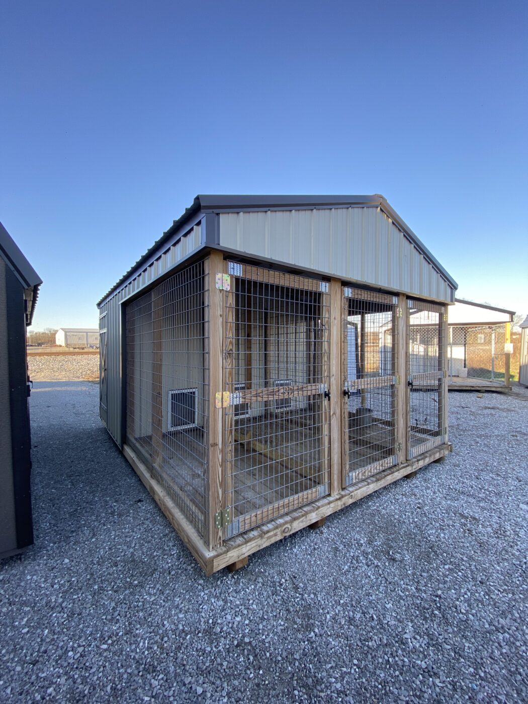 Used Dog Kennels | Four Winds Store